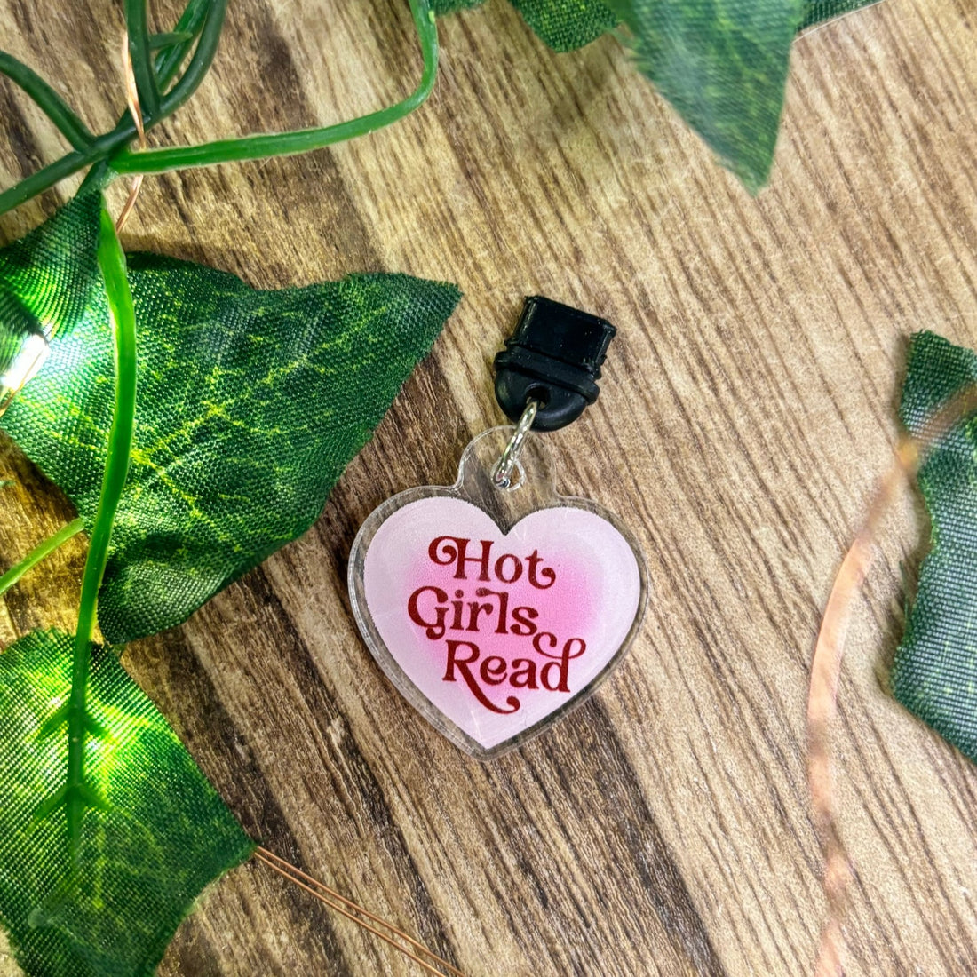 Hot Girls Read USB-C Dust Plug - Awfullynerdy.co – Awfullynerdy.co